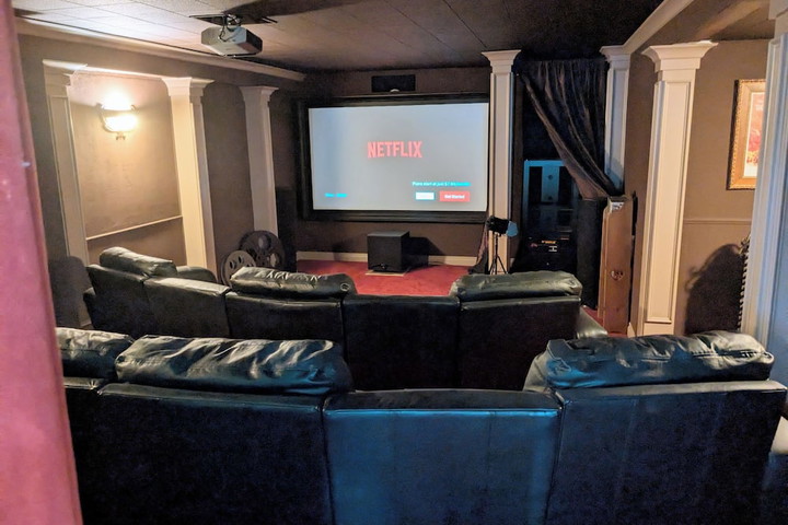 Two-bedroom Private Suite! Stunning Mt.hood Views & Much More! - Oregon City, OR