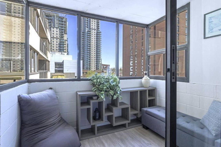 Cozy & Spacious 2br At Stampede W/ Parking, Ac - 艾伯塔