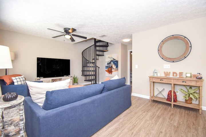 New! Park Place On The Plains 3br/3ba Condo 1/2 Mile From Toomer's, Sleeps 8! - Auburn, AL