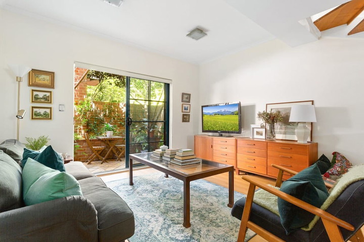 Spacious 2-bed Townhouse With A Lush Courtyard - Strathfield