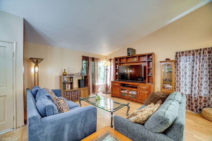 Near Golf & Buzzers Baseball! Ontario Ranch Home - Fontana, CA