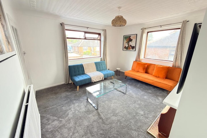 Home Between Homes-contractor's, Council Relocations, -Low Moor Station-parking - Halifax, Royaume-Uni