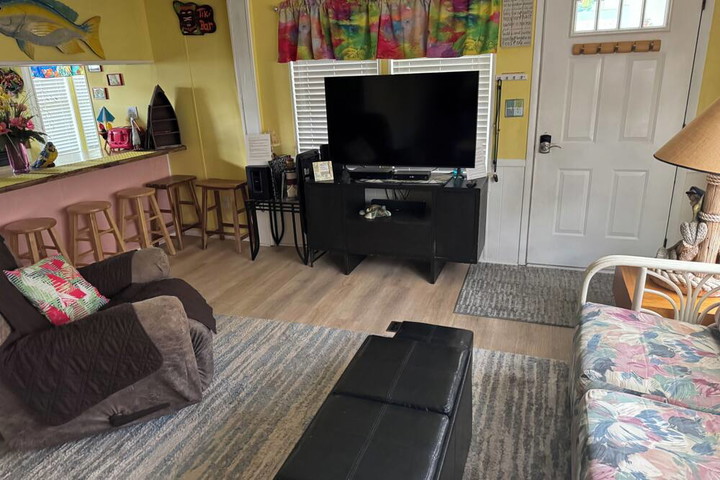 Tiki Time Getaway Dog Friendly, Corner Of Splash Pad And Pool. Up To 6 Guest. - South Carolina
