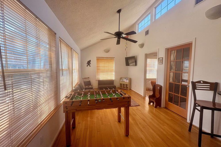 Walla Walla House - 8 Beds, 5 Bedrooms, 2.5 Bathrooms, 2 Workspaces, Gameroom - サン・アントニオ, TX