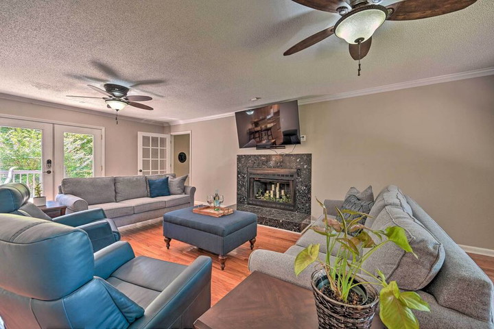Clemson Game Day Villa Near Campus & Lakes - Clemson, SC