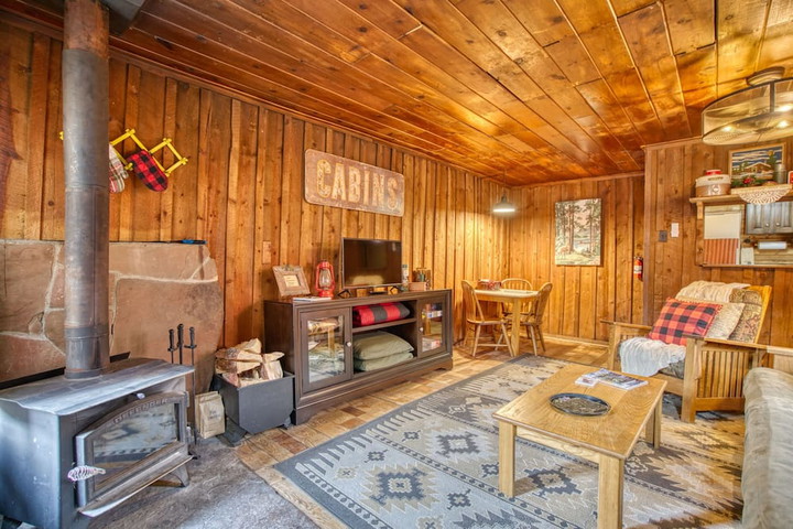 Rustic Riverside Cabin With Patio  Family Escape - Allenspark, CO