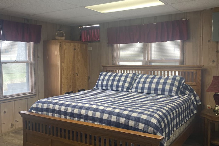 Cozy 2 Bedroom 1 Bath Lake Front Cottage - Disney