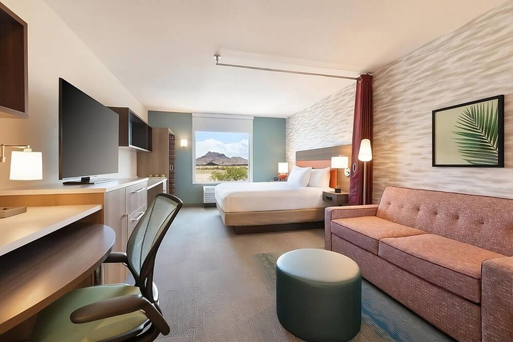Comfort And Convenience! Pool, Free Breakfast, Free Parking, Pet-friendly! - Fountain Hills, AZ
