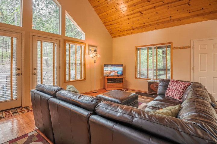 Squirrel's Nest-stunning Chalet W/central Heat - California