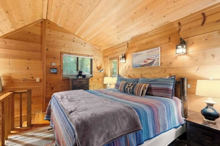 Ruby's Haus | Hot Tub | Dog Friendly | Fireplace - Helen, GA