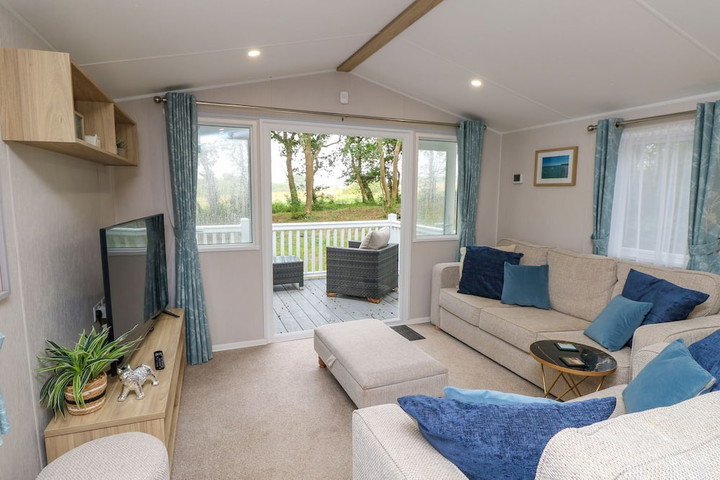 Serenity Thorness Bay, Pet Friendly, Country Holiday Cottage In Cowes - Isle of Wight