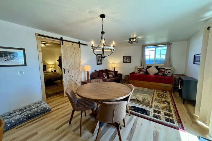 Rock Ridge Retreat - Mountain Views Surround You. Wildlife Is Abundant & Privacy - Wyoming