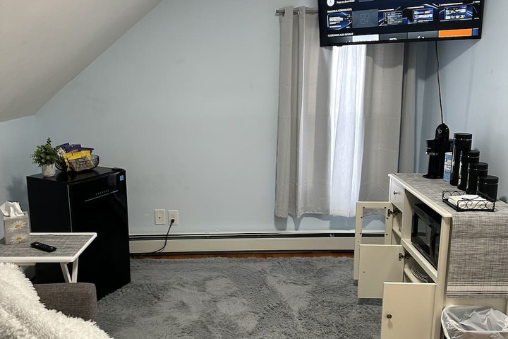 Mini Cozy Quiet Apartment - Manchester, NH