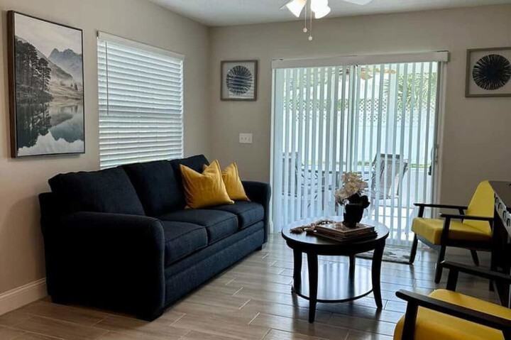 Ucf Retreat | Near Campus. Dt. Hwy & Theme Parks - Oviedo, FL