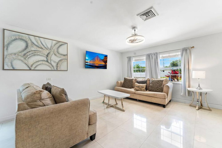 Sunny Goldie In Lauderdale Lakes - Davie, FL