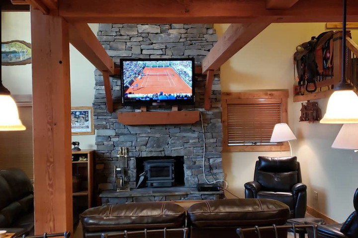 Ski Heaven, Ski In, Ski Out Big Sky Mtn Village Home With Hot Tub - Big Sky, MT