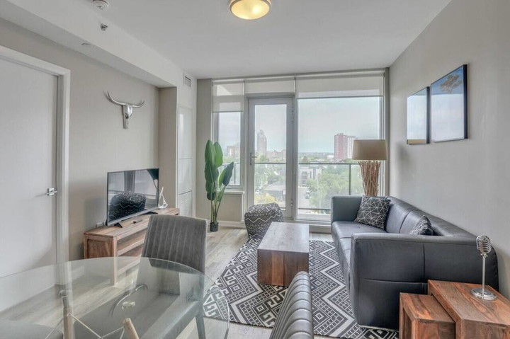 Modern 1bd+den Suite W/ Private Terrace, Gym & Parking | Near Civic Hospital - Ottawa