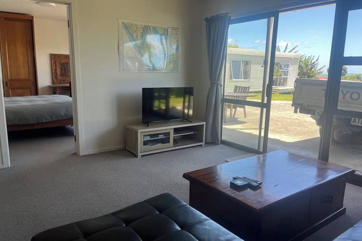 Sneezle Beezle Beach Apartment - Ōmāpere