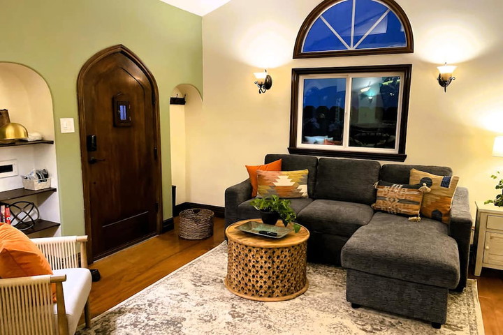 Steps From The Sand, Well-stocked, Clean, Family Beach Home. Ac & Easy Pkg. - Long Beach, CA