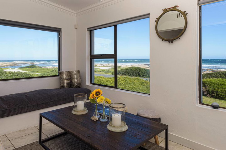 Rustic 3 Bedroom Beach Cottage, Perfect For A Peaceful Getaway. - Franskraal