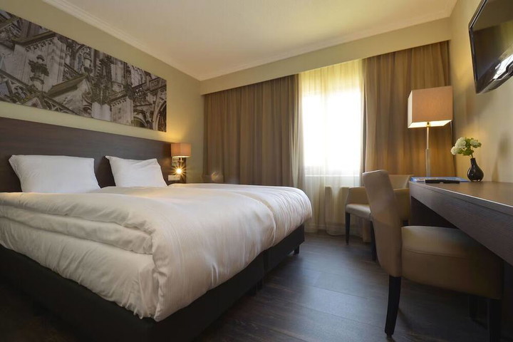 Modern Amenities With Easy Access To Cultural Attractions! Onsite Dining - Vught