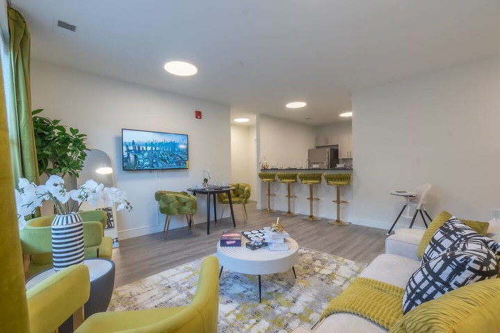 Opulence In Olive With Free Parking+ 2 Bath & Sleeps 8.20% Off 7days - Chatham, NJ
