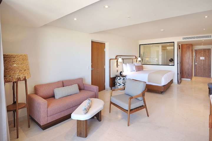 Premier Location In Heart Of Medano Beach In Cabo San Lucas - Baja California Sur