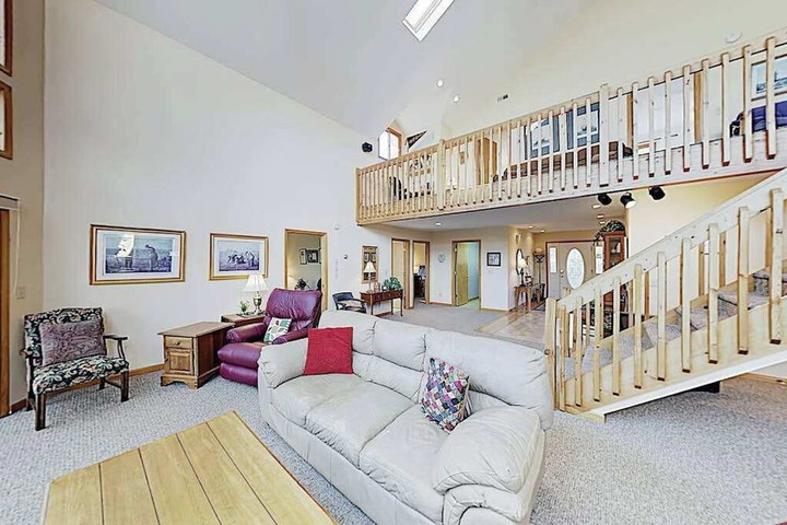 Spacious Narnia On Earth By Lake Lure Beach W/ Gym, Hot Tub, Pools & Tennis - Lake Lure, NC