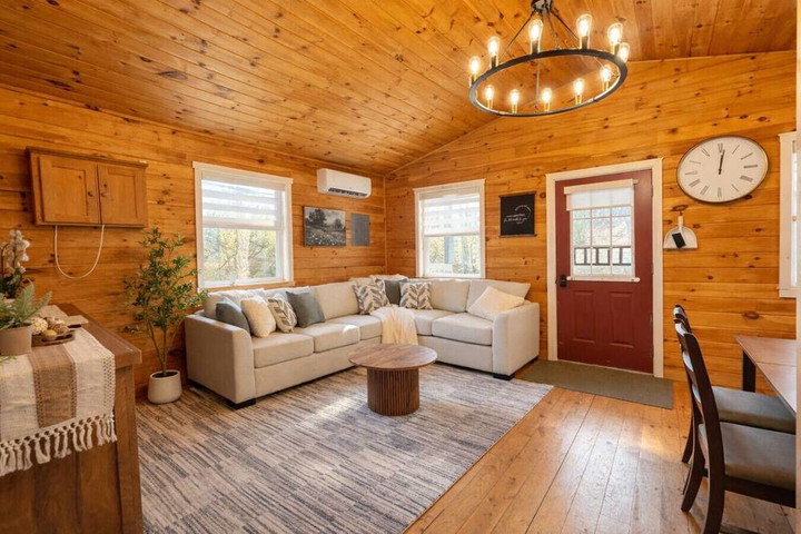 Bittergoose Cabin With Private Hot Tub, 2 Bedrooms - Near Raystown Lake - Lake Raystown Resort, Entriken