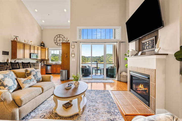 Cozy 2-bedroom Waterfront Condo At Waterside Marina On Norris Lake With Pool/gym - LaFollette, TN