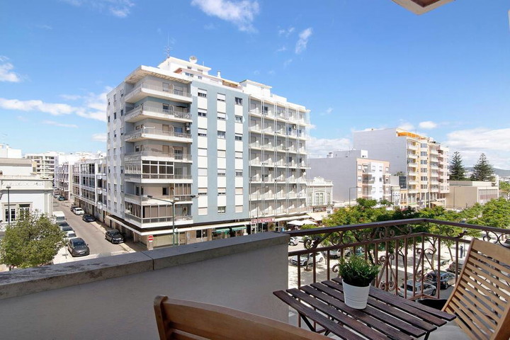 Blue Ocean Rooftop Apartment With Private Open Terrace, Balcony, And Wi-fi - Olhão