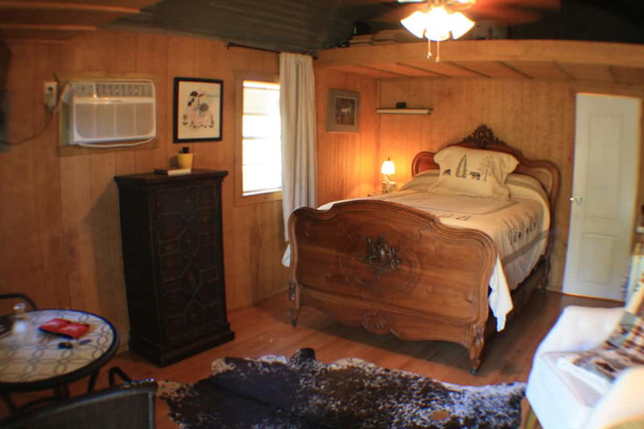 Quiet Cabin Retreat Aka Butch's Cabin - New Braunfels, TX