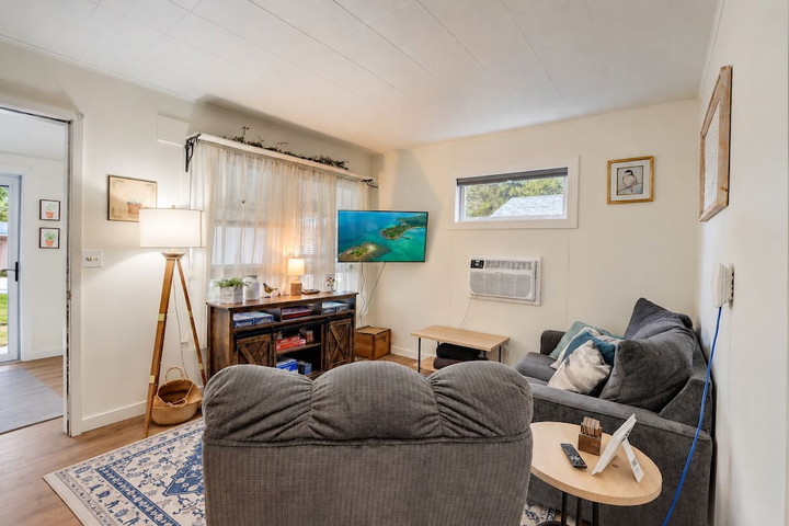 Cozy Cabin | Lake Access, Kayaks/bikes, Huge Yard! - Marquette, WI