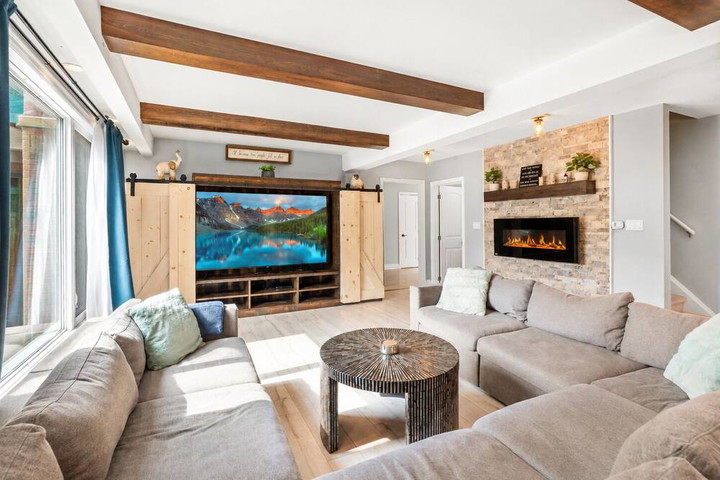 Ultimate Muskoka Getaway | Pool & Hot Tub - Gravenhurst
