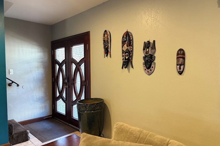 Large Gorgeous Home! Can Sleep Large Groups - Norwalk, CA