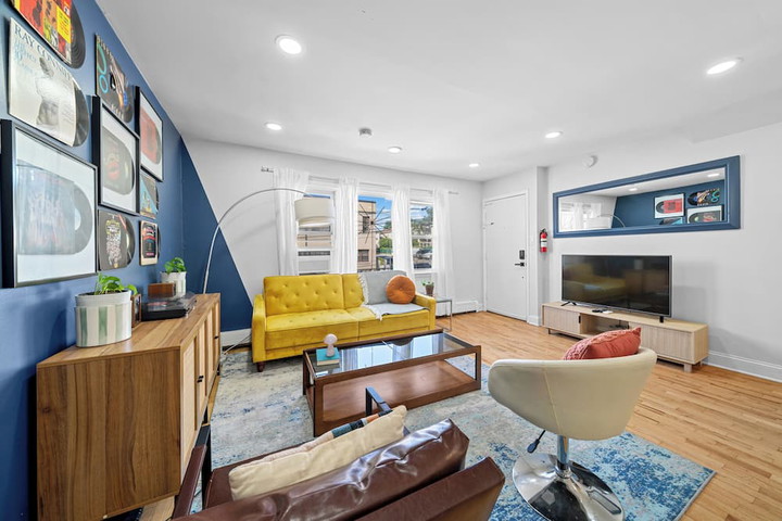 Three Bedrooms | Bright Living Room | Free Parking - Edgewater, NJ