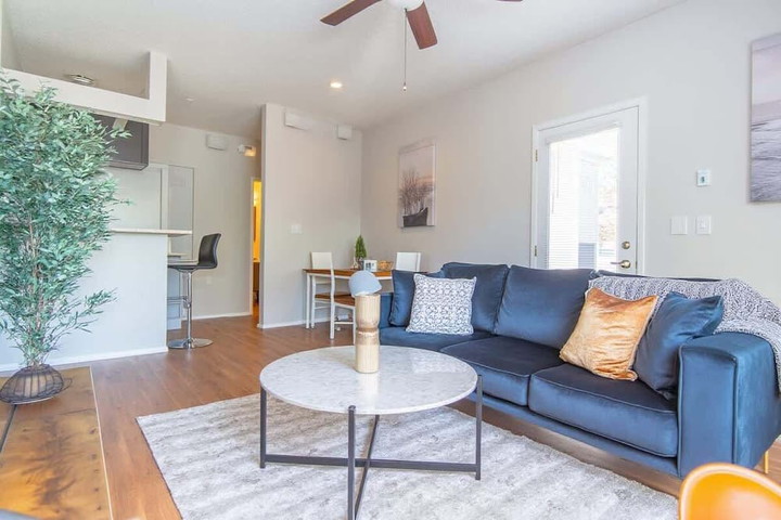 Chic Stays 1br King Suite, Free Parking,pool & Gym - Southlake, TX