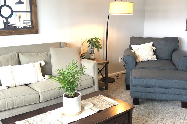 Cozy Lakeside Cottage Near Downtown - Howell, MI