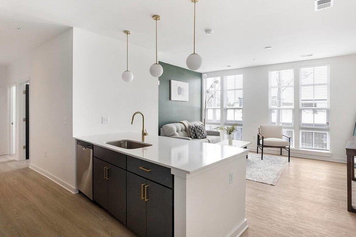 Landing | Spectacular 3bd, Pool, Courtyard - Richmond, VA