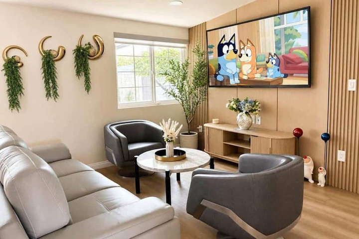 Twin Disney Villas 8br, Pool, Mini Golf, Games - Anaheim, CA