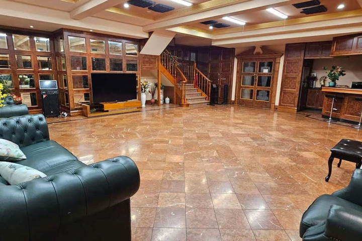 Luxurious 4-bedroom House With Private Indoor Pool In Manningham - Vermont