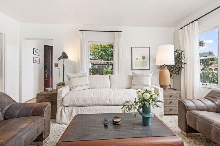 Enjoy Indoor-outdoor Living, A Full Kitchen, And Vintage Coastal Charm. - Santa Barbara, CA