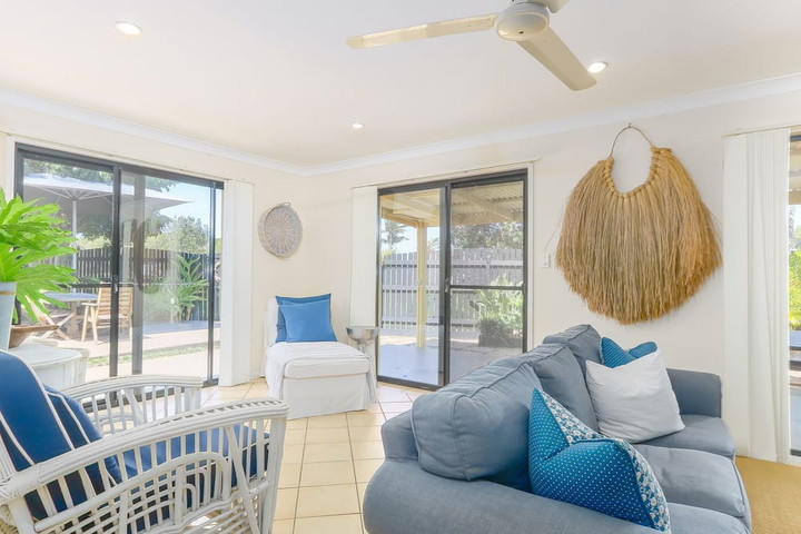 Denway House - Comfortable Living In A Quiet Neighbourhood Just Minutes From Pottsville Beach - Pottsville