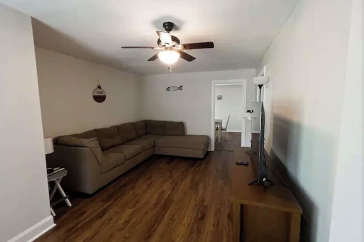 Lake Lodge - 2 Bed / 2 Bath Cabin - Alabama
