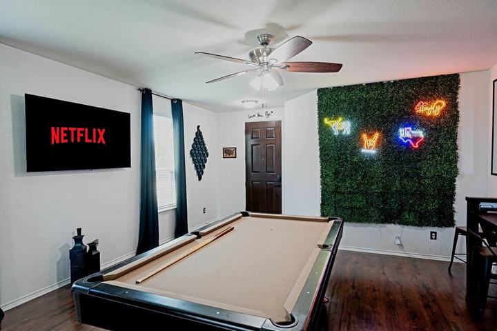 Lackland Afb In 5 With Hot Tub & Pool - San Antonio, TX
