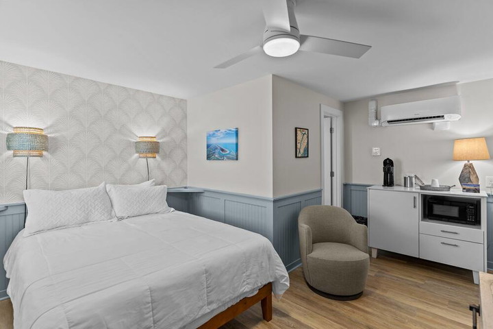 Loggerhead Inn & Suites - Queen Room In Hotel In Surf City, North Carolina - Surf City, NC