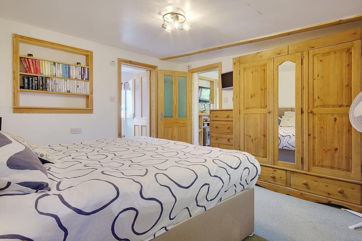 Comfort-countryside View-lodge-private Bathroom-the Fern - Wiltshire