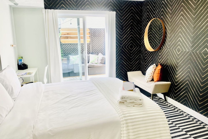 Quiet, Private Suite With Parking, Steps Away From The West Kelowna Wine Trails - West Kelowna