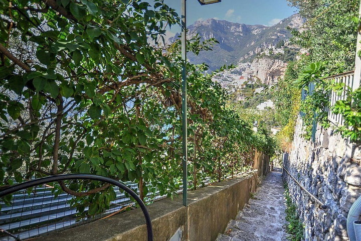 Villa Cleopatra: An Elegant And Welcoming Two-story Villa Built Sheer Above The Sea, With Free Wi-fi. - Positano