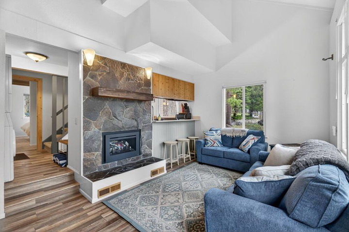 Modern Tahoe Getaway Near The Lake - Tahoe City, CA